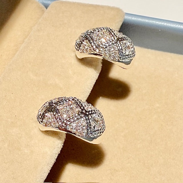 Lara & Ela | Can't Help Falling In Love S | Earrings